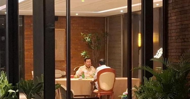 Jokowi Dan Prabowo Makan Malam Di Plataran Senayan