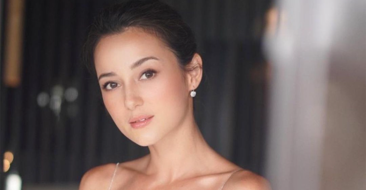 Julie Estelle, Hamil Di Amerika