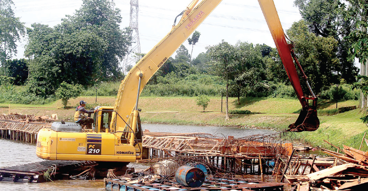 Pemkot Depok Bongkar Jembatan Di Badan Air