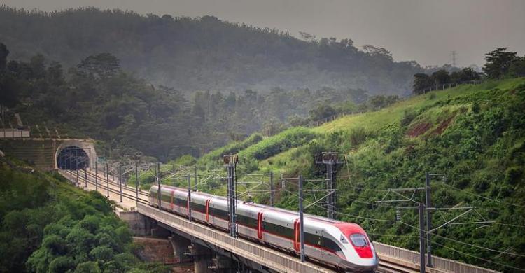 KCIC Siap Operasikan 62 Perjalanan Whoosh Per Hari Mulai 1 Februari 2025