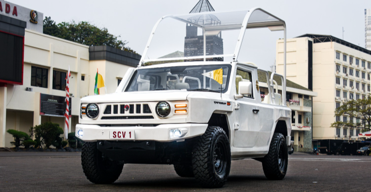 Keliling Indonesia, Paus Pakai Mobil Maung MV3 Rakitan Pindad