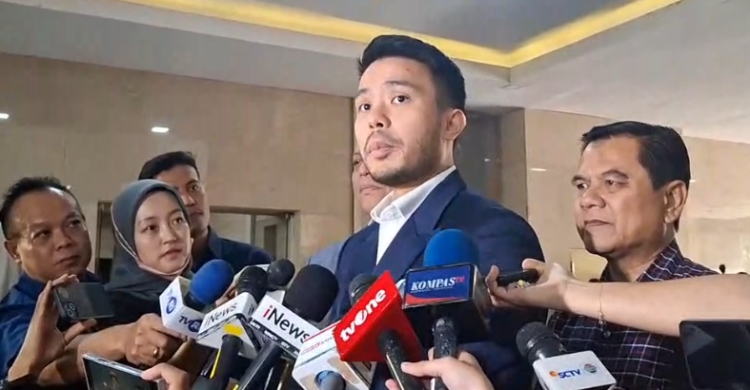 Keluarga Jokowi Serahkan Ijazah Asli Ke Bareskrim Polri Untuk Diuji Labfor