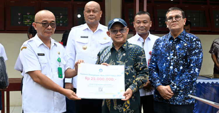 Kemendikdasmen Salurkan Starlink bagi Sekolah 3T di Nias Utara