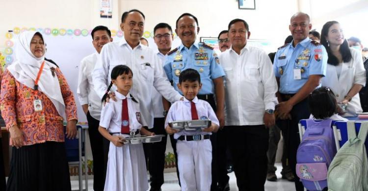 Kemenkop Launching Program MBG Di SD Angkasa 5 Halim Perdana Kusuma