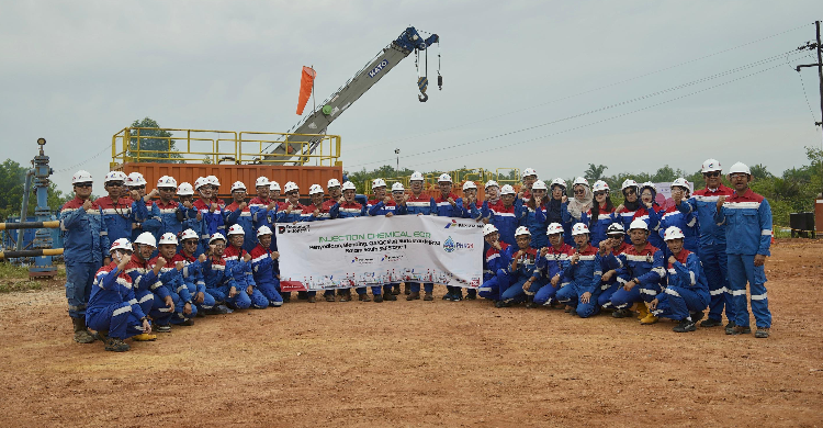 Kerek Produksi Migas, Perwira Pertamina Suntik Perdana Surfactant Ke ...