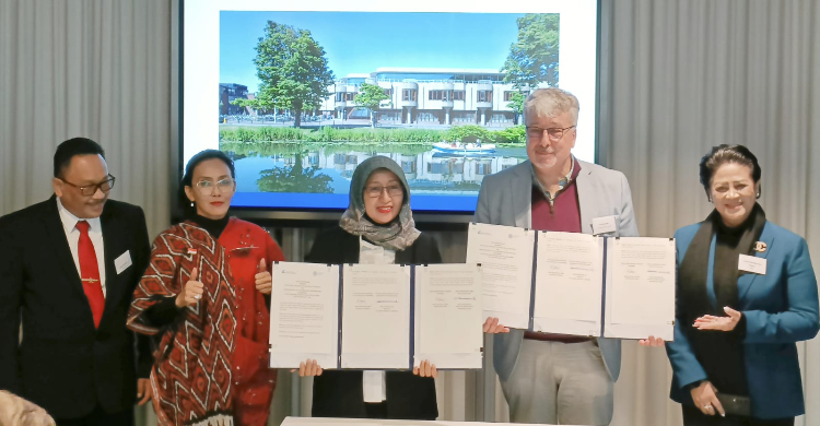 Kerja Sama ANRI Dan Universitas Leiden Rieke: Surat-Surat Kartini ...