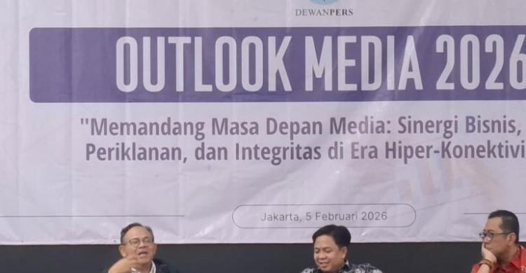 Prof. Komar: Peran Pers Tergeser Medsos dan Buzzer
