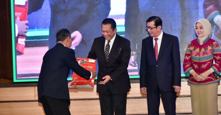 Ketua MPR Apresiasi Peluncuran Buku Karya Prof Ahmad M Ramli