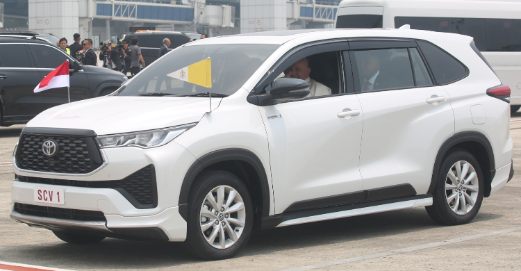 Kijang Innova Zenix Hybrid Dipakai Paus Dan Jokowi, Ini Kata Bos Toyota