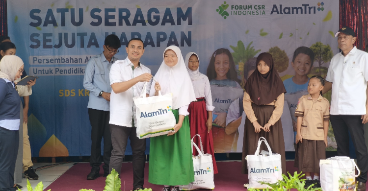 Kolaborasi Forum CSR Indonesia-Alamtri Donasikan Keperluan Sekolah Rp12 ...