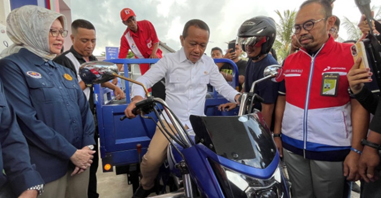 Kunjungi SPBUN Di Ambon Bahlil: Stok BBM Cukup, Aktivitas Nelayan Lancar