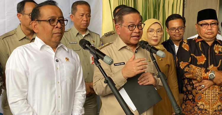 Kurangi Macet Di TB Simatupang, Gubernur Pramono Pangkas Sebagian Trotoar