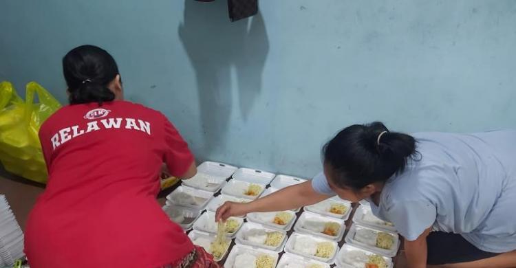 Mak Ganjar Bantu Korban Bencana Angin Puting Beliung Di Pasuruan