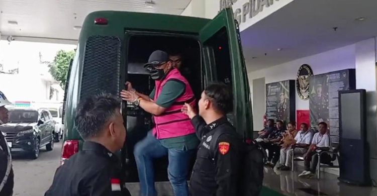 Tersangka Kasus Impor Gula Ditangkap Di Pangkalan Bun