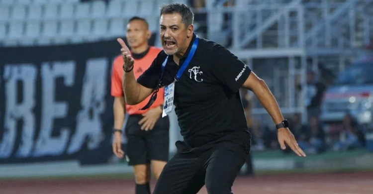 Marcos Santos Ogah Tinggalkan Arema