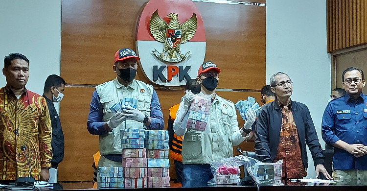 Mau Maju Pilgub Riau 2024, Bupati Meranti Pakai Duit Korupsi Buat Safari Politik