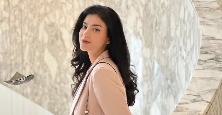 Medina Dina, 2 Tahun Dekat Dengan Gading