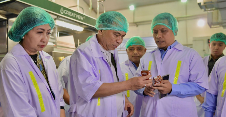 Menkop Tekankan Program MBG Jadi Peluang GKSI Tingkatkan Pemasaran Susu ...