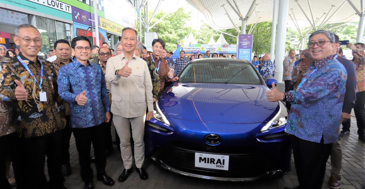 Menperin Jempolin Toyota Mirai Gen-2 Di GJAW, Siap Kembangin Ekosistem ...