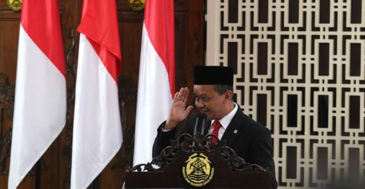 Bahlil, Anak Kampung Kini Di Puncak Beringin