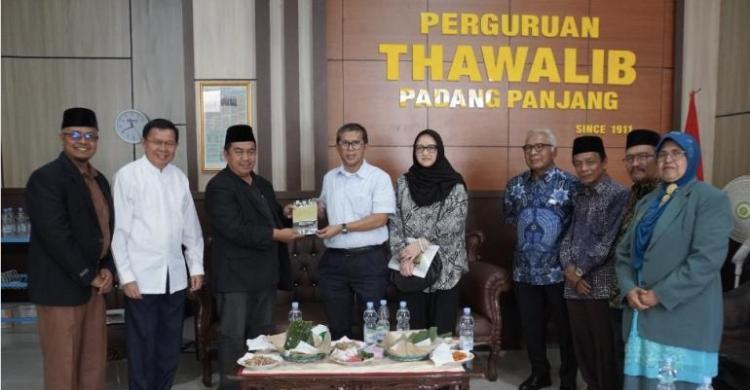 Mudik Bareng Istri, Pengusaha Asal Minang Nengok Sekolah Islam Tertua ...