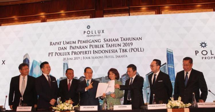 Nico Po Raih Penghrgaan CEO of The Year 2019