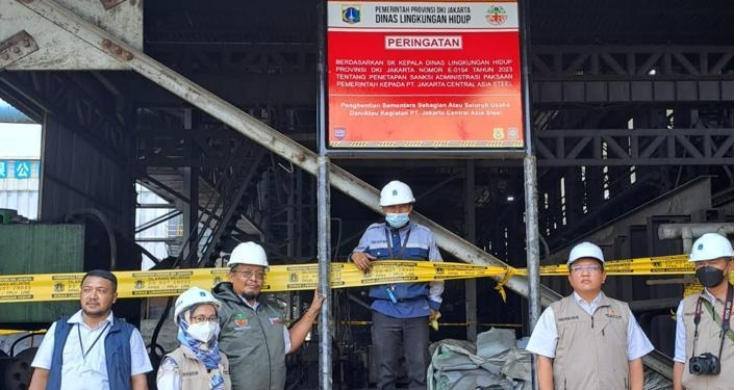 Cerobong Pabrik Baja PT Jakarta Central Asia Steel Disegel Pemprov DKI