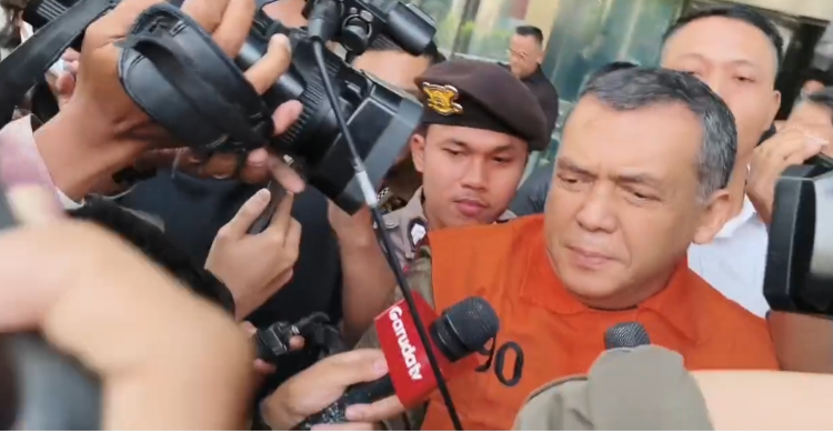 Pakai Rompi Oranye, Silmy Karim Ditahan KPK