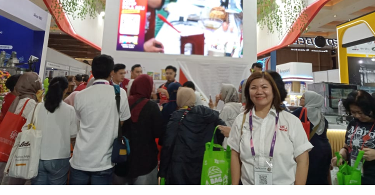 Paguyuban Ibu-Ibu UMKM Serbu Booth Padi Flour Nusantara Di SIAL ...