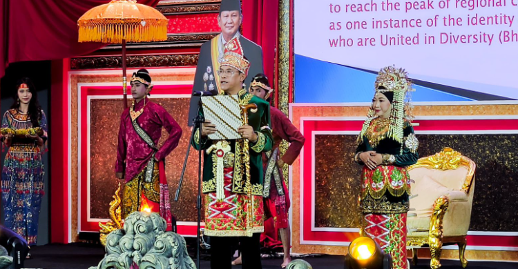 Pangeran Cevi Dinobatkan Jadi Raja Budaya Banjar Kalimantan, Bamsoet ...