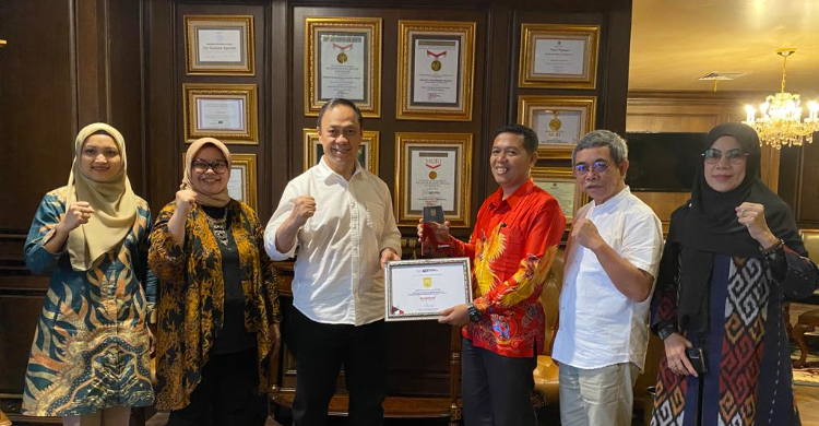 Pemkot Jayapura Raih Top 10 Loyal BerAKHLAK ESQ Ary Ginanjar