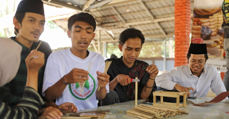 Pengrajin Bambu Mendukung Santri Ganjar Untuk Lestarikan Bambu Di Indonesia