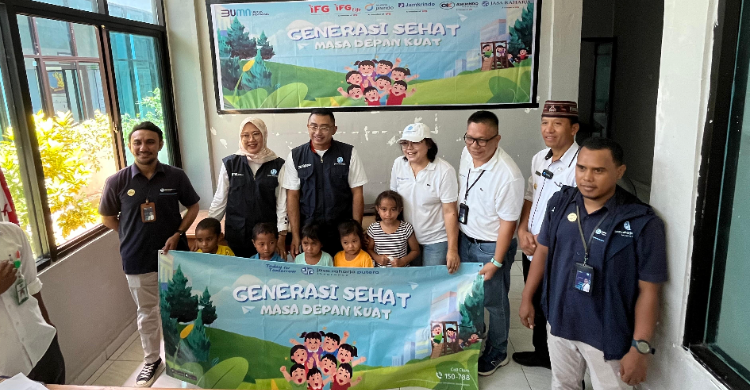 JRP Insurance Salurkan Makanan Bergizi Bagi 150 Keluarga di NTT