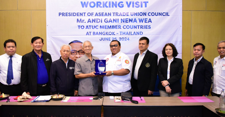 Perkuat Soliditas, Andi Gani Temui Buruh-buruh Di Kawasan ASEAN