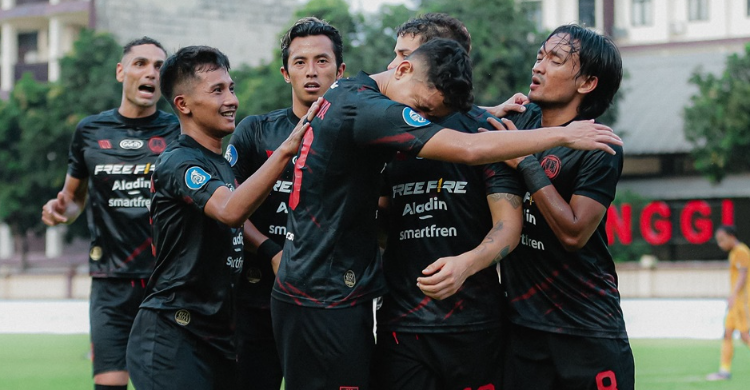 Persis Solo Cuci Gudang Pemain Belakang