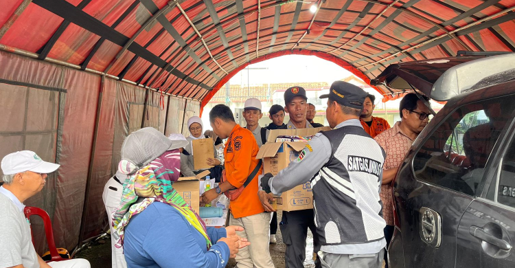 PERURI Salurkan Bantuan Logistik Untuk Warga Terdampak Bencana Di Purwakarta