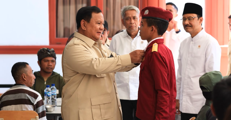 Pesan Prabowo ke Siswa Sekolah Rakyat: Angkat Derajat Orang Tuamu!