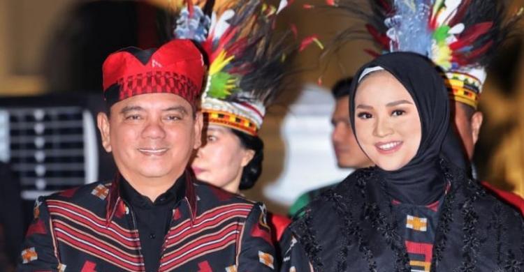 Pj Gubernur Andap Budi Promosikan Tenun Khas Sultra Di Istana