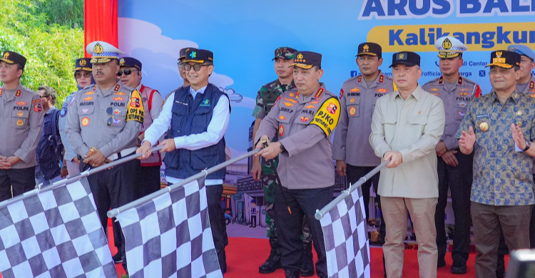 Polri Lepas Flag Off One Way Nasional Arus Balik Lebaran di Tol ...