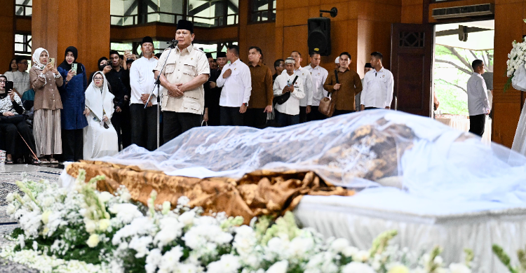 Prabowo Beri Penghormatan Terakhir Untuk Eddie Mardjoeki Nalapraya