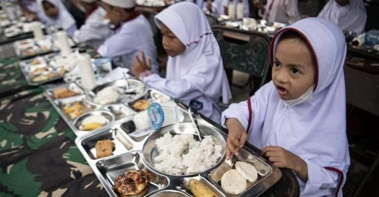 Program Makan Bergizi Dicibir, Siswa SMA Rame-rame Bela Prabowo