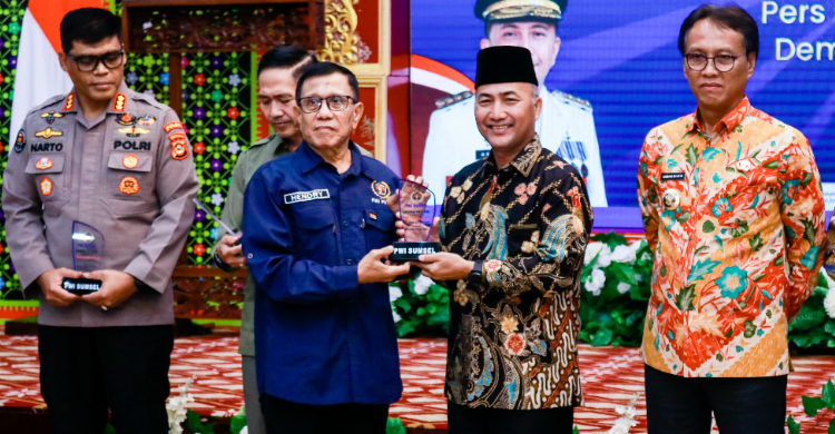 PWI Sumsel Nobatkan Pj Bupati Apriyadi Birokrat Peduli Pers