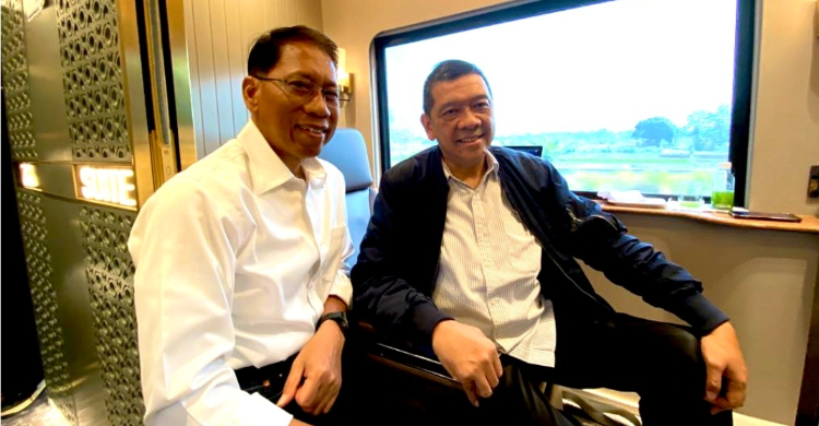 Suite Compartment Rasa First Class Di Pesawat