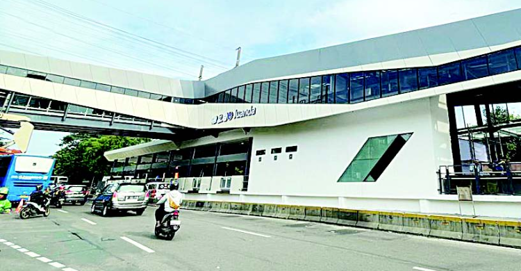 Revitalisasi Tuntas Punya Skybridge, Halte Transjakarta Makin Kece