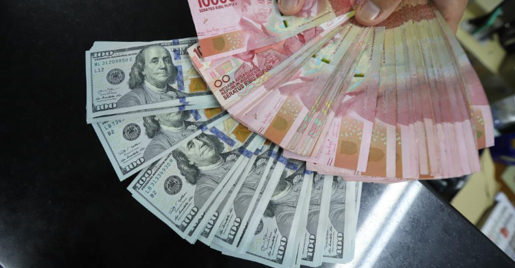 Rupiah Melemah Tipis Ke Rp16.702 per Dolar AS