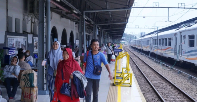 Salut, Sekuriti KAI Kembalikan Tas LV Berisi Emas Batangan Senilai Rp 510 Juta