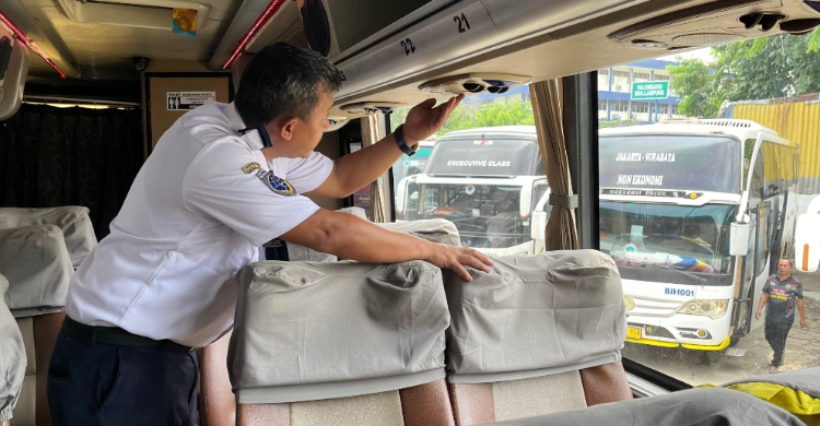 Sambut Mudik, DAMRI Pastikan Armada Bersih Untuk Kenyamanan Pelanggan