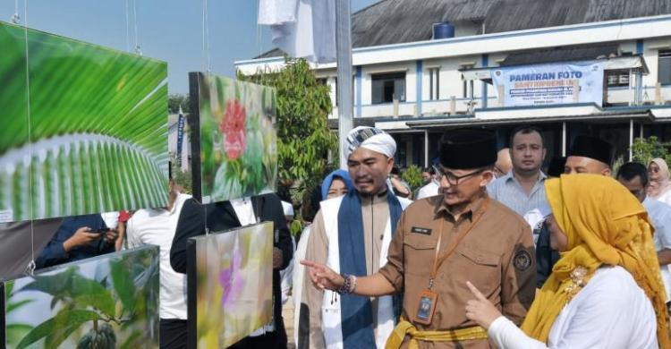 Sandiaga Ajak Santri Ciptakan Ekonomi Kreatif Berbasis Pesantren Melalui Pameran Fotografi Santri