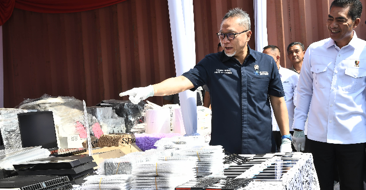 Selamatkan Perekonomian Negara Zulhas Rajin Bongkar Barang Impor Ilegal