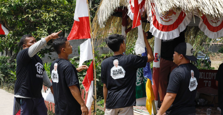 Semarak HUT Ke-78 RI, Gardu Ganjar Muda Merevitalisasi Pos Ronda di Serang